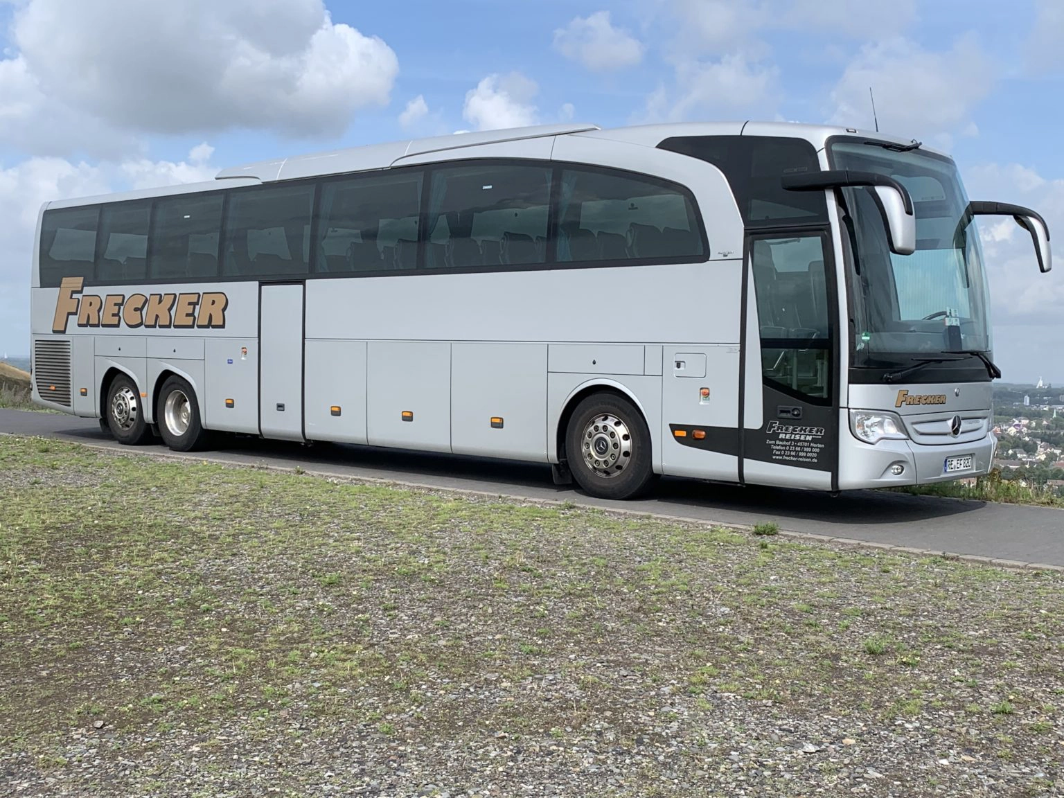 Unsere Fahrzeuge | Frecker Reisen